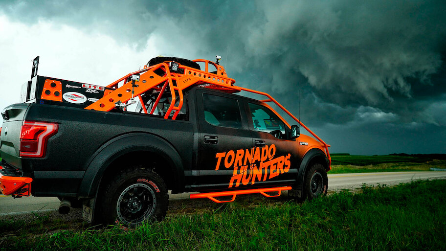 Watch Tornado Hunters | Netflix