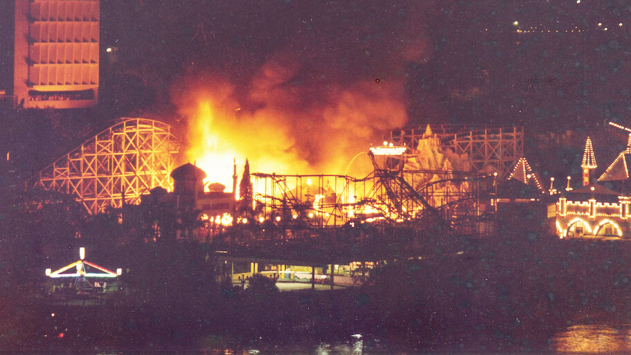 Watch Exposed: The Ghost Train Fire | Netflix