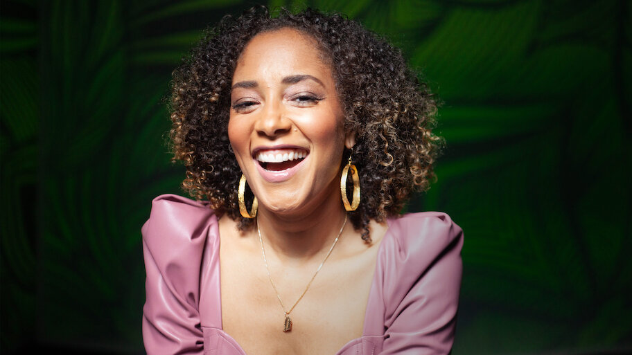 Watch Outsiders | Netflix