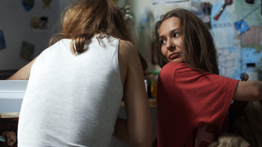 Watch Cateva conversatii despre o fata foarte inalta | Netflix