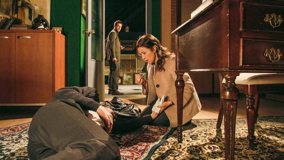 Watch Los Misterios De Laura | Netflix