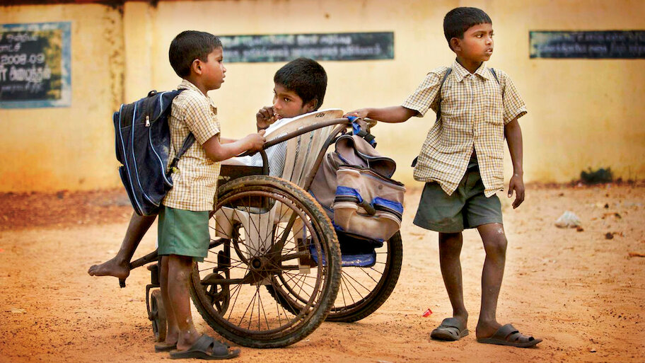 Watch On the Way to School | Netflix