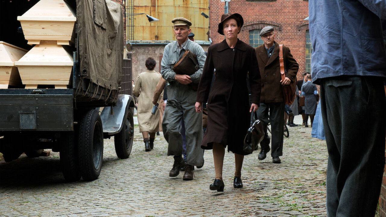 Watch Alone in Berlin | Netflix
