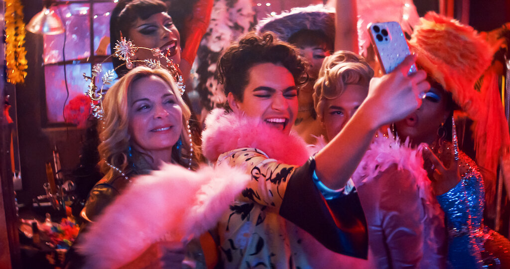 Watch Glamorous | Netflix Official Site