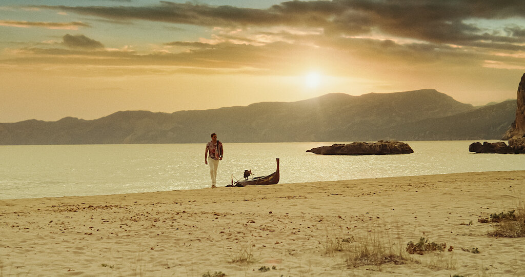 Watch Red Notice | Netflix Official Site