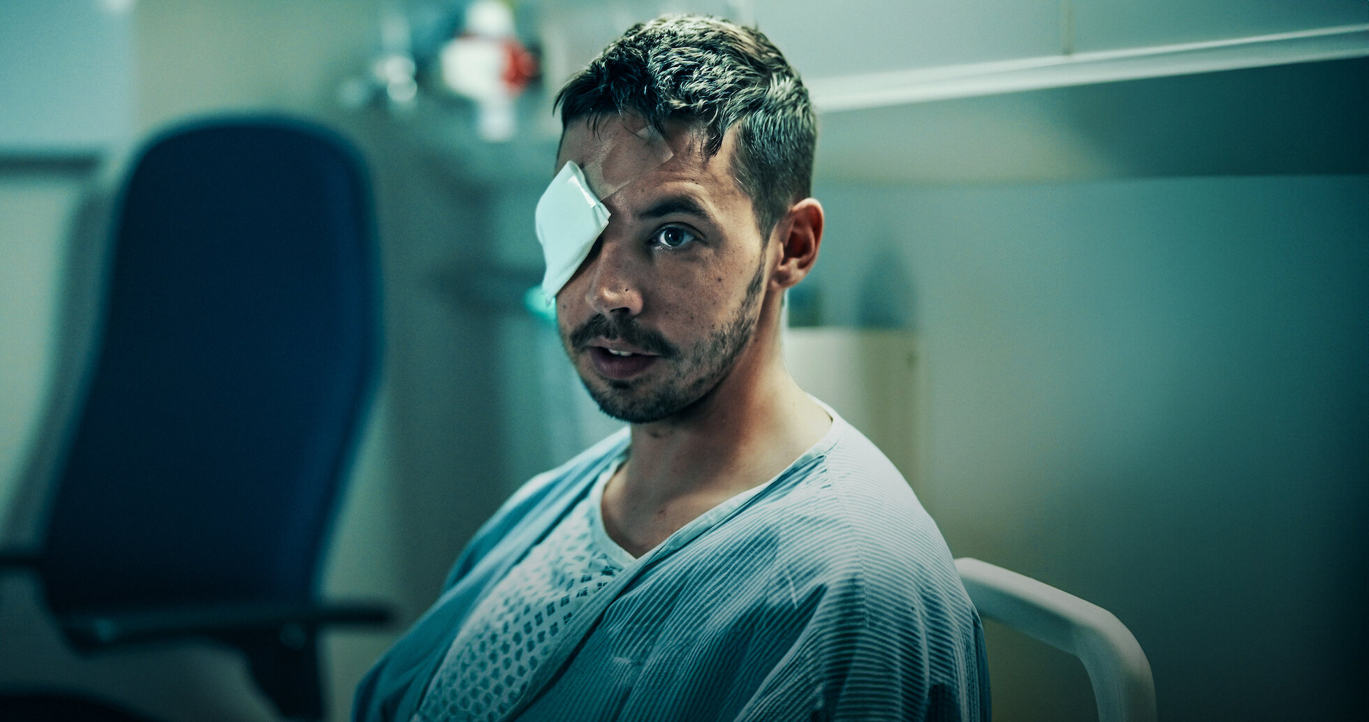 Watch Critical: Between Life and Death | Netflix Official Site