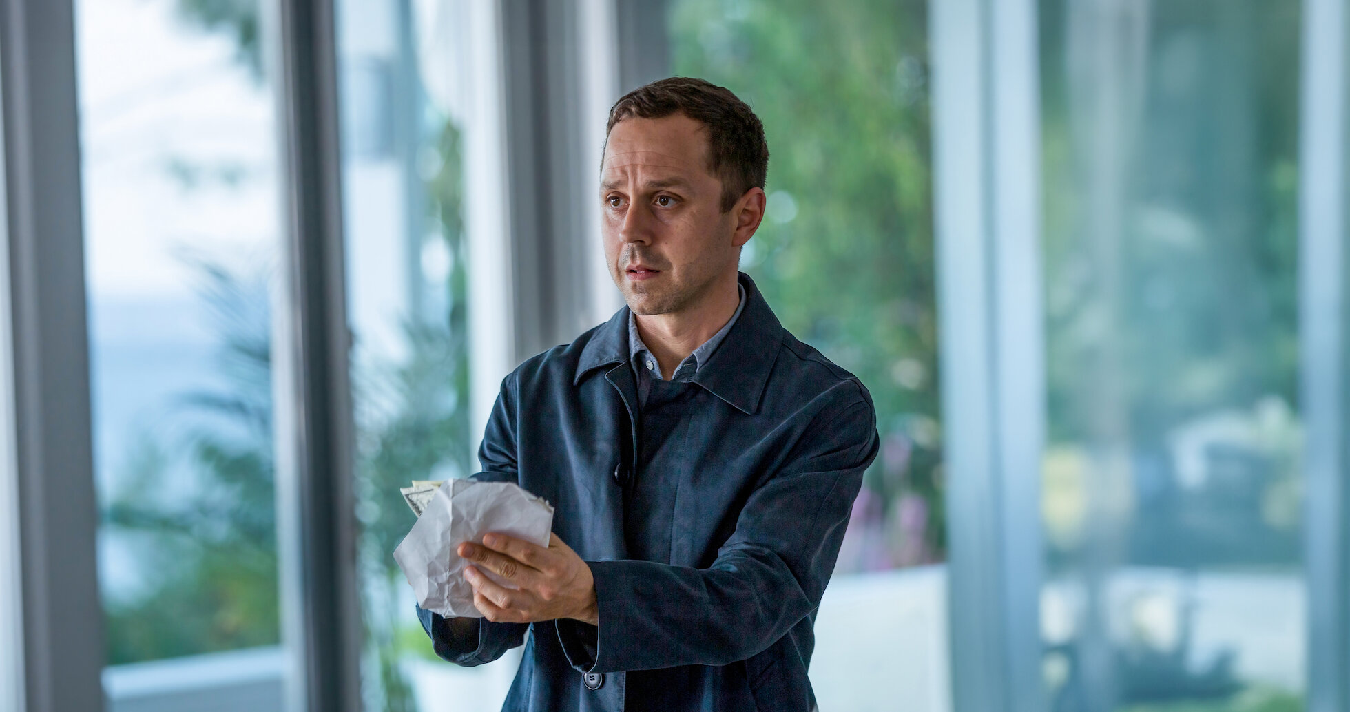 Watch Sneaky Pete | Netflix
